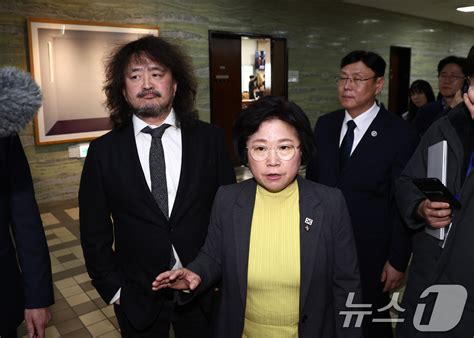 암살 제보 신변보호 받는 김어준 뉴스1