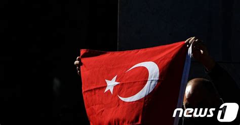 터키 고속열차 선로검사 기관차와 충돌4명사망