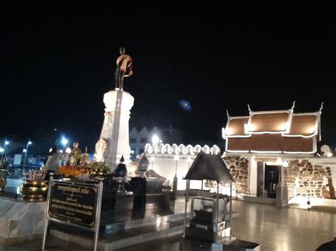 อนุสาวรีย์ท้าวสุรนารี ลานย่าโม ในเมืองอำเภอเมืองนครราชสีมา