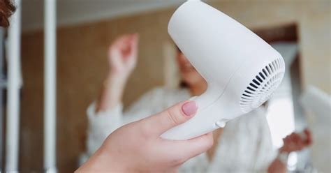 헤어드라이어로 젖은 머리 말리다손까지 절단 날벼락