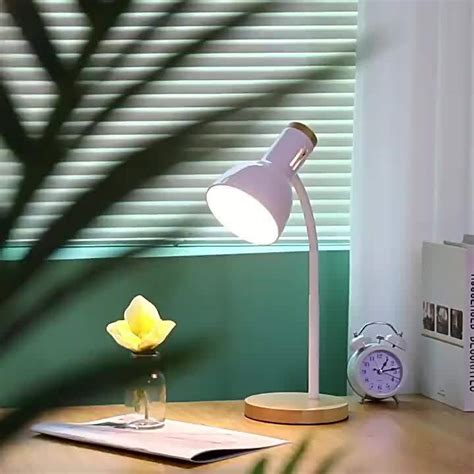 โคมไฟตั้งโต๊ะสไตล์นอร์ดิก เรียนรู้การอ่านการป้องกันดวงตา Led หัวเตียงนักเรียนหลอดไฟแบบถอดเปลี่ยน