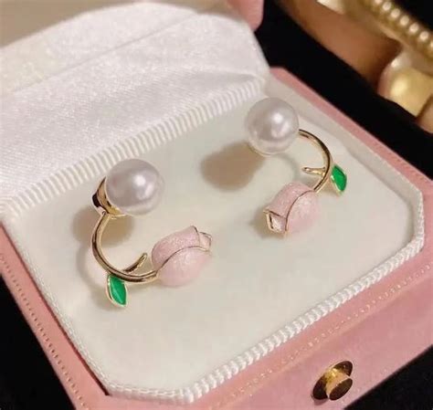 튤립꽃 스터드와 인조 진주 장식 당근 중고거래