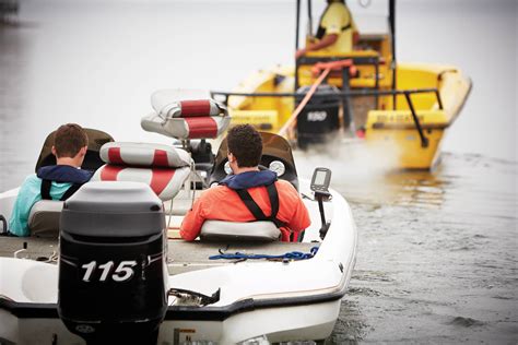 Sea Tow Review Analyzing The Boat Towing Service Efficiency Seamagazine