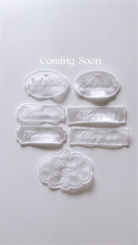 라벨핸즈 라벨디자인and라벨제작 장인👩🏻‍🎨 💕핑크 위에 핑크 💕 사랑스러움이 겹겹이 포개진 라벨이에요 부드러운 베이비 핑크 바탕 위에 좀 더 선명한 마젠타 핑크 실을