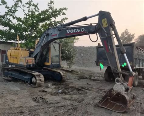 Volvo E140 Excavator At Best Price In Raipur By Riaa And Company Id