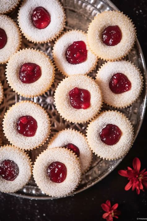 Mini Raspberry Almond Tarts That Oven Feelin