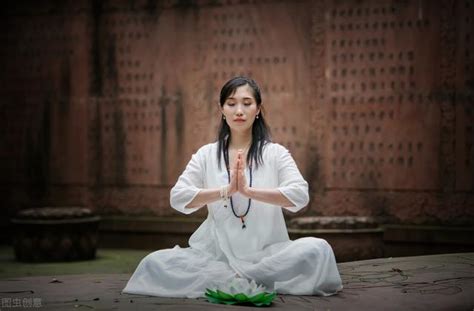 打坐的正确方法？15分钟入静训练，让你身心放松，注意力更集中