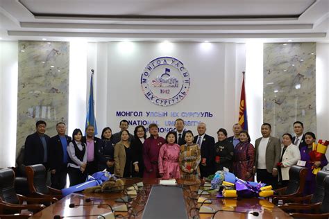 Кампус хөгжлийн төвийн шагнал хүртсэн ажилчдыг хүлээн авч уулзав Монгол Улсын Их Сургууль