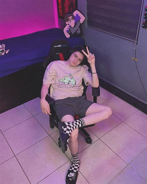 Video El Mariana Ah Muy Humildemente Presume Ser Perfecto