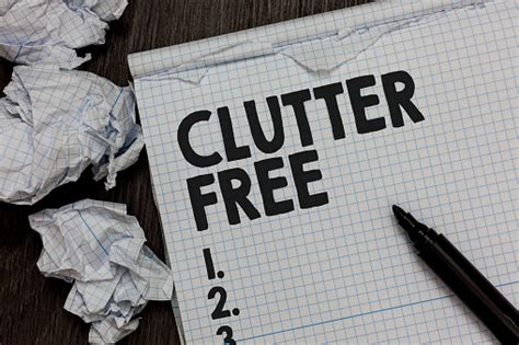 텍스트 기호 혼란 무료로 보여주는입니다 개념 사진 잘 구성 하 고 배열 이상의 노트북 구겨진 논문 마커 찢 어 적절 한 장소에 모든 것 깔 끔 페이지 여러 시도 실수 옷장에