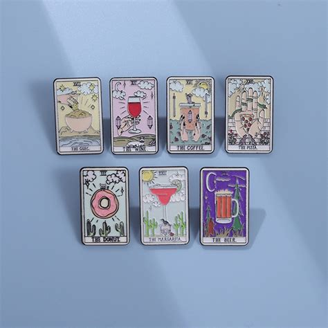 O Cartão De Tarô De Cerveja De Café Pino Esmalte De Gato Bonito Broche De Lapela Crachás De