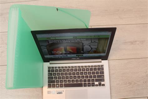 How To Cover Your Laptop Screen For Privacy Steps