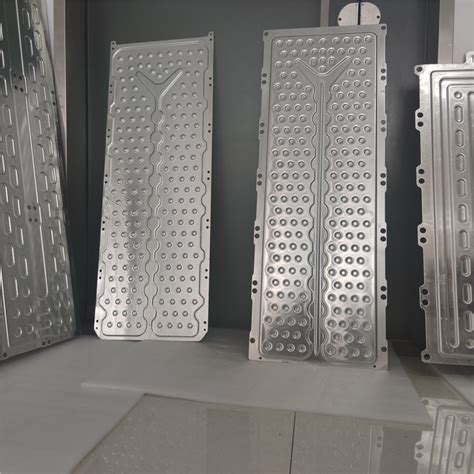 新能源水冷板制作厂家 电池水冷板供应商 蛇形水冷板制作厂家 大山谷图库