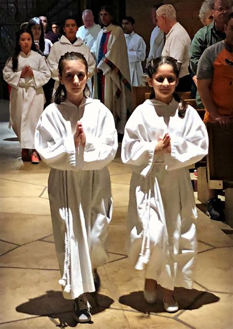 Monaguillos Servidores Del Altar En La Santa Misa Iglesia Del Pilar