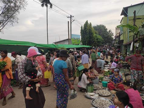 ငပုတောမြို့နယ်တွင် အခွန်လွတ်စျေး ဖွင့်လှစ်ရောင်းချလျက်ရှိ Information And Public Relations