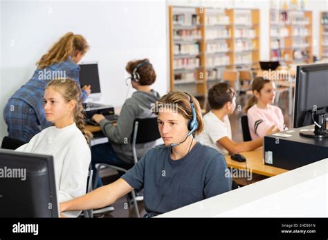 Teenagers In Computer Class Stock Photo Alamy