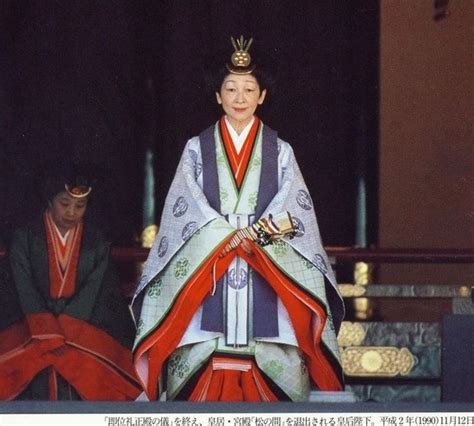 1990年明仁天皇登基时旧照 文武百官跪拜殿前 天皇 即位 明仁 新浪新闻