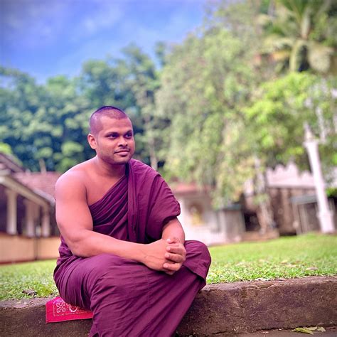 හිනිදුම ඔන්න යාළුවනේ මගේ පින්තූරය එක්ක අලුත්ම වෙනස්ම නිර්මාණයක් මේ
