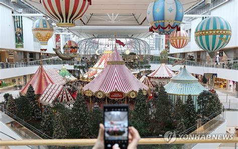 더현대 서울 크리스마스 트리 공개