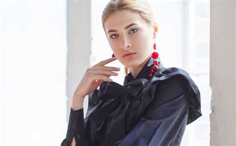 Top 10 Qualities That Define A Classy Woman Amora V Lifestyle