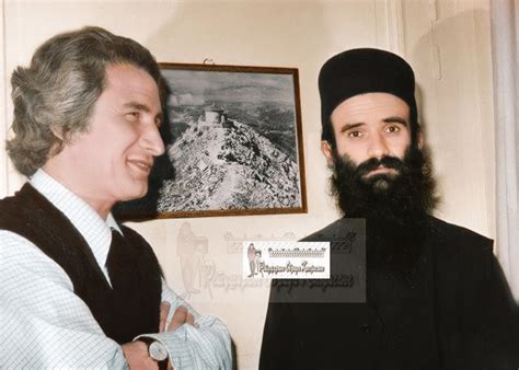 Retuširanje Foto On Twitter Матија Бећковић и митрополит Амфилохије иза њих на зиду слика