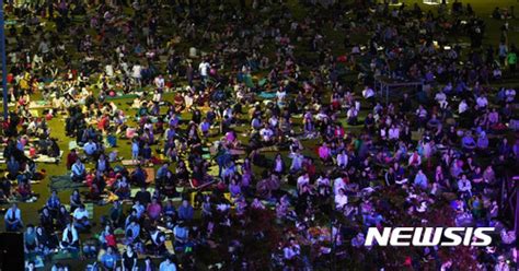 공연장 꽉 메운 관람객