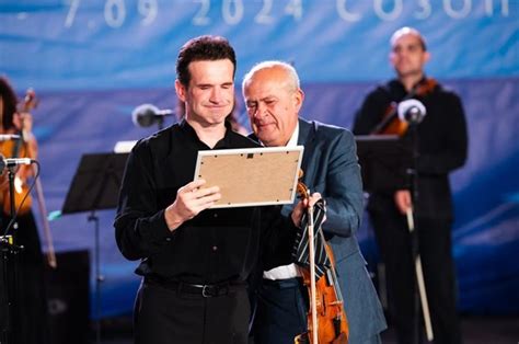 След 50 г проф Стойка Миланова и проф Минчо Минчев отстъпват цигулките си на Светлин Русев и