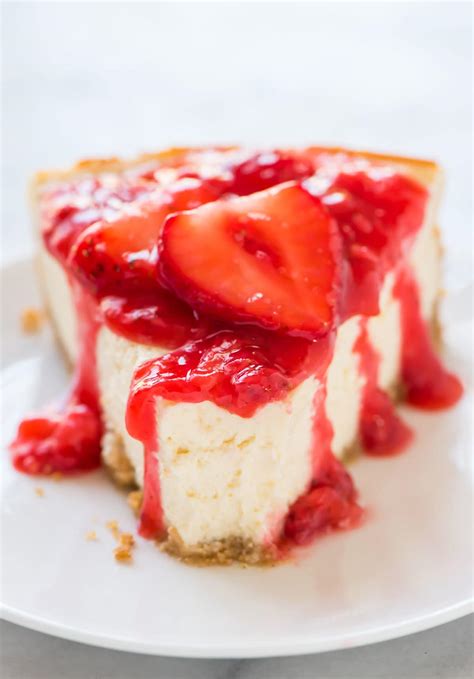 Greek Yogurt Cheesecake With Fresh Strawberry Sauce
