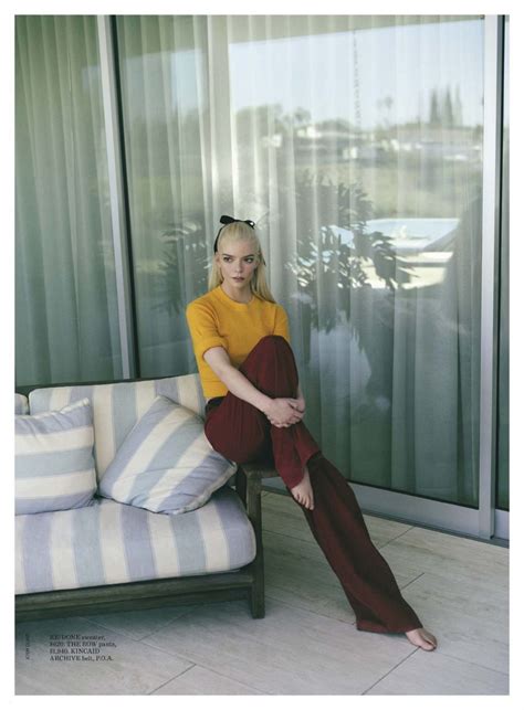 The 100 Anya Feet