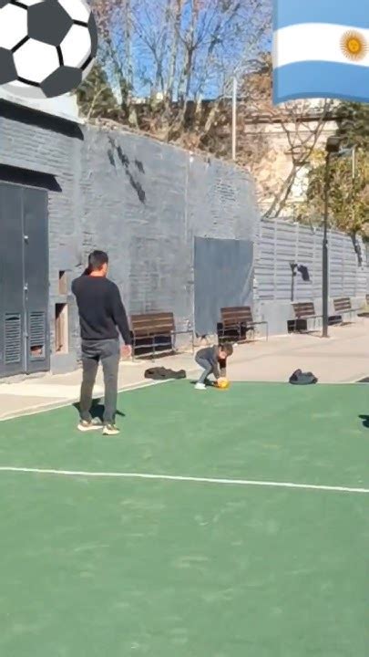 Смотрел целый час на АЗАРТ этого мужика пока он играл в футбол с детьми Я был потрясен этим