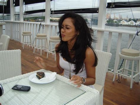 Srilankan Actress Yureni Noshika Hot Photo Collection ~ Top Hollywood