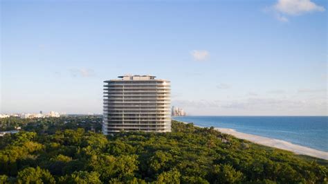 Renzo Piano Completes Eighty Seven Park On Surfside Beachfront