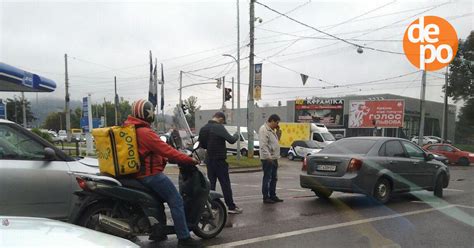 У Львові автомобілі зіткнулися на перехресті ФОТО новини Львова