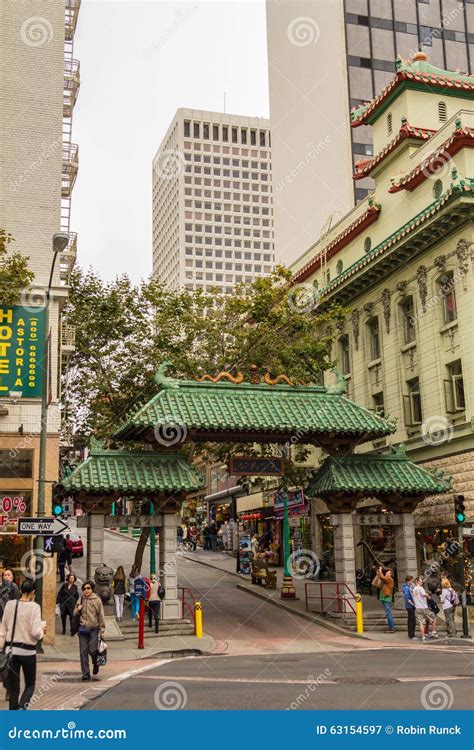 Строб дракона Чайна тауна в Сан Франциско Редакционное Фотография