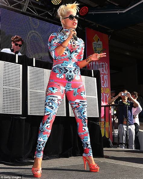 10 Hot Sexy Chrissy Amphlett Bikini Pics