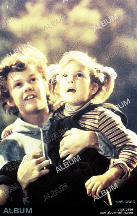 Drew Barrymore Et The Extra Terrestrial