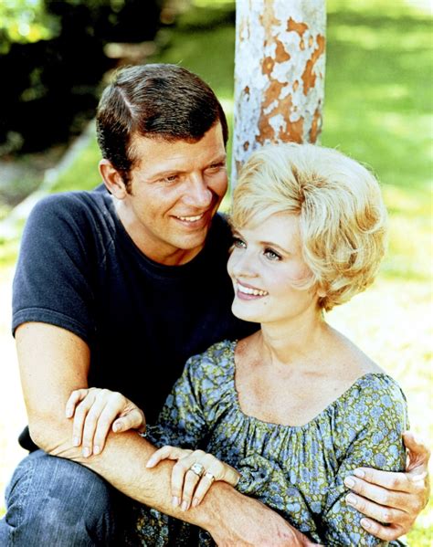 Why Brady Bunch Never Explained Carols First Husband Storyline