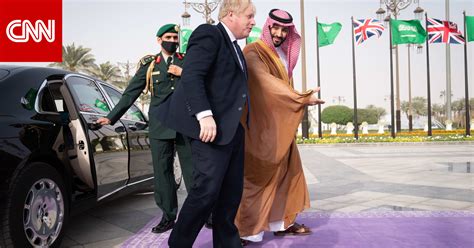 مدير مكتب محمد بن سلمان ينشر فيديو لسبب تغيير لون سجاد استقبال ضيوف