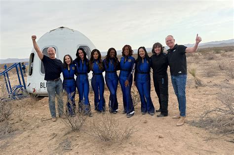 Безос изстреля годеницата си в Космоса тя се върна