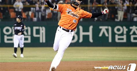 류현진 6이닝 2실점 한화 5연승 질주김태형호 롯데 첫 승종합