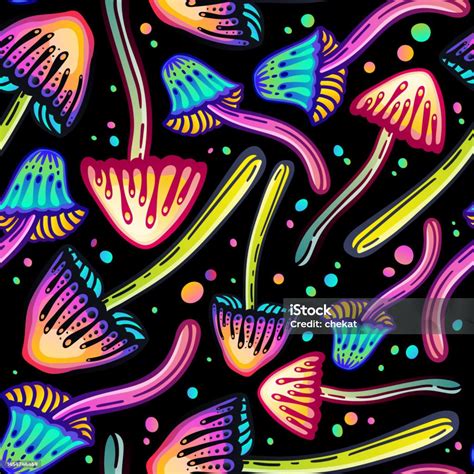검은 배경에 컬러 비행 Agaric에서 세련 된 놀라운 포장지 실로시빈 버섯의 판타지 매끄러운 벡터 패턴 아름다운 벽지 광대버섯에 대한 스톡 벡터 아트 및 기타 이미지