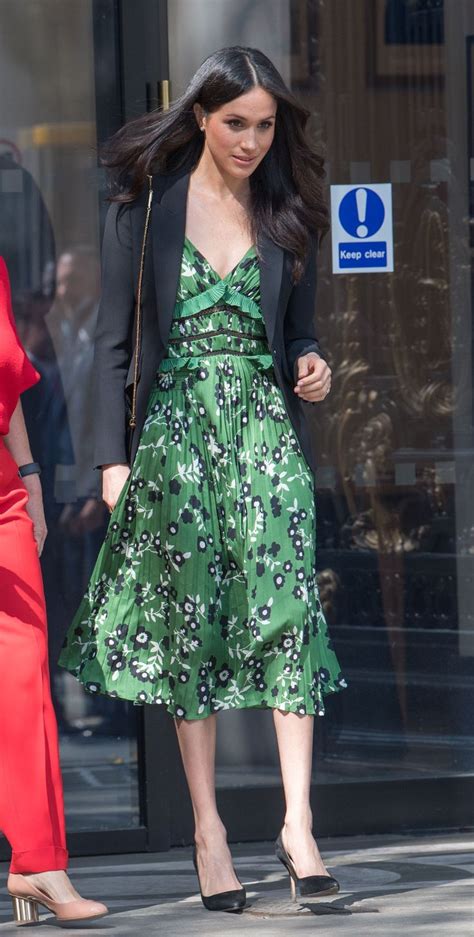 The One Color Meghan Markle Can T Stop Wearing Meghan Markle Style Meghan Markle Outfits Fashion
