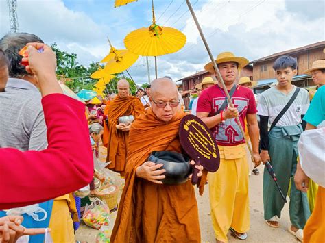 မိုင်းရှူးမြို့နယ်တွင် ဆွမ်းဆန်စိမ်းလောင်းလှူပွဲကို စည်ကားသိုက်မြိုက်စွာကျင်းပ Information And
