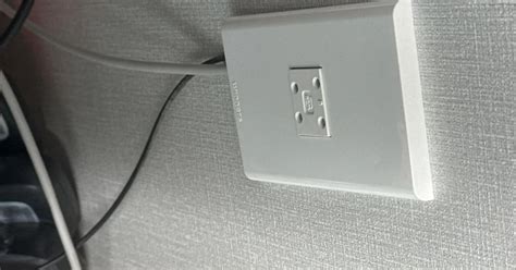 가격도 쌌고 시간도 잘지켜주시고 친절하게 잘 시공해주셨습니다 마지막 인터넷 속도 확인하고 문제랑 해결방안까지 말해주고