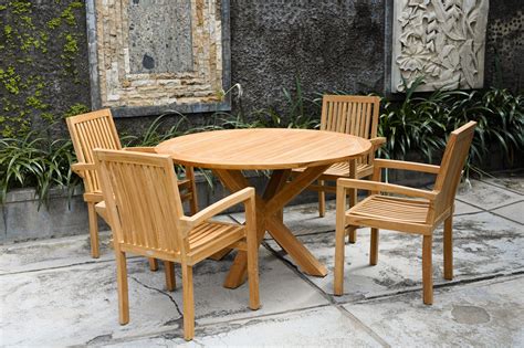 Round Matric Table Larasindo