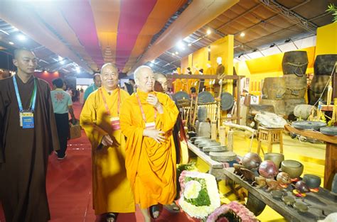 Vesak 2025 Chủ Tịch Icdv Tham Quan Triển Lãm Văn Hóa Phật Giáo