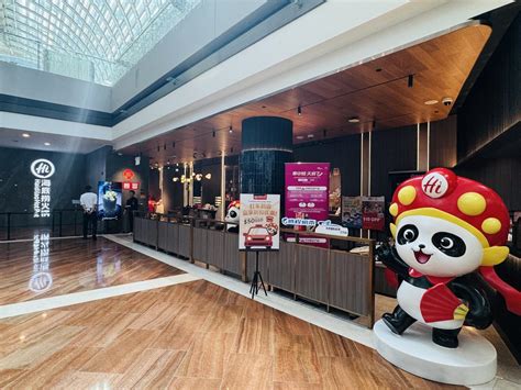 熊猫会客厅”落地四店，海底捞助力成都文化破圈海外 每经网