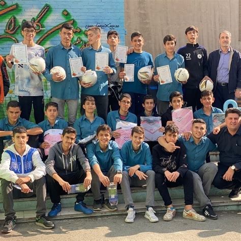 فرهاد انوری بازیکن جوان وبا استعداد فوتبال ایران عکس ویسگون