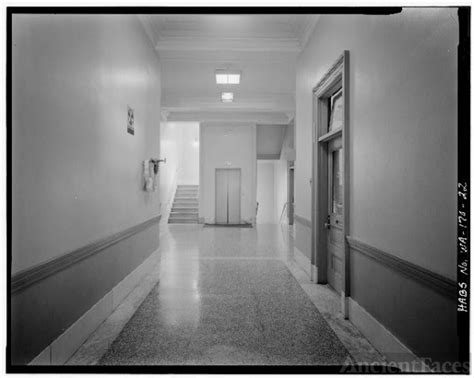 22 Second Floor Elevatorstairwell Lobby U S Post