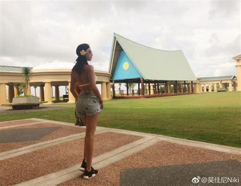 馬景濤小21歲前妻穿低胸泳衣露纖腰，馬甲線配長腿風情萬種超火辣 每日頭條